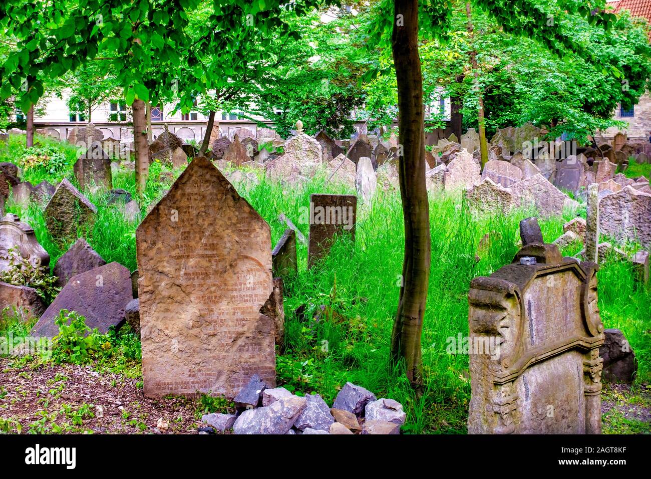 Old Jewish Cemetery, Prague, Czech Republic Stock Photo - Alamy