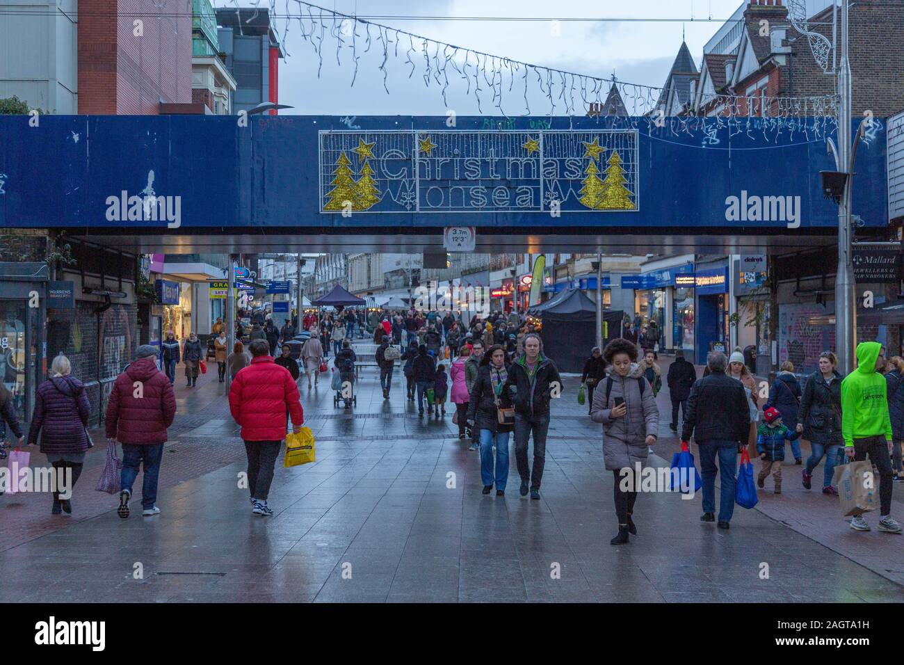 Street shoppers southend hi-res stock photography and images - Alamy