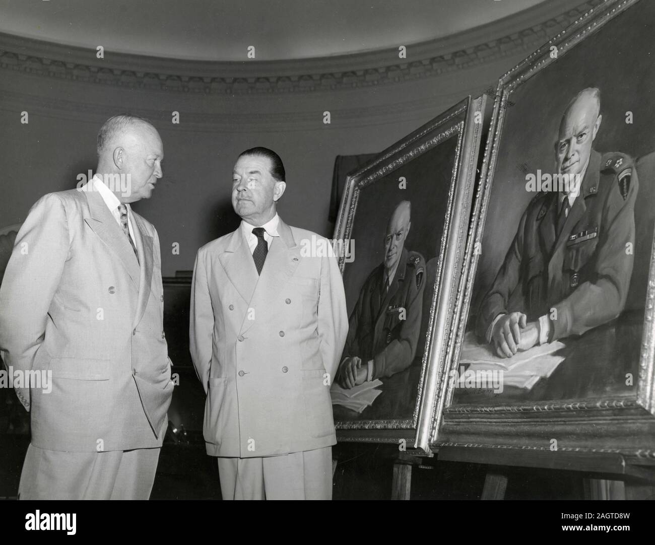 US President Dwight Eisenhower with the painter who made his portraits ...