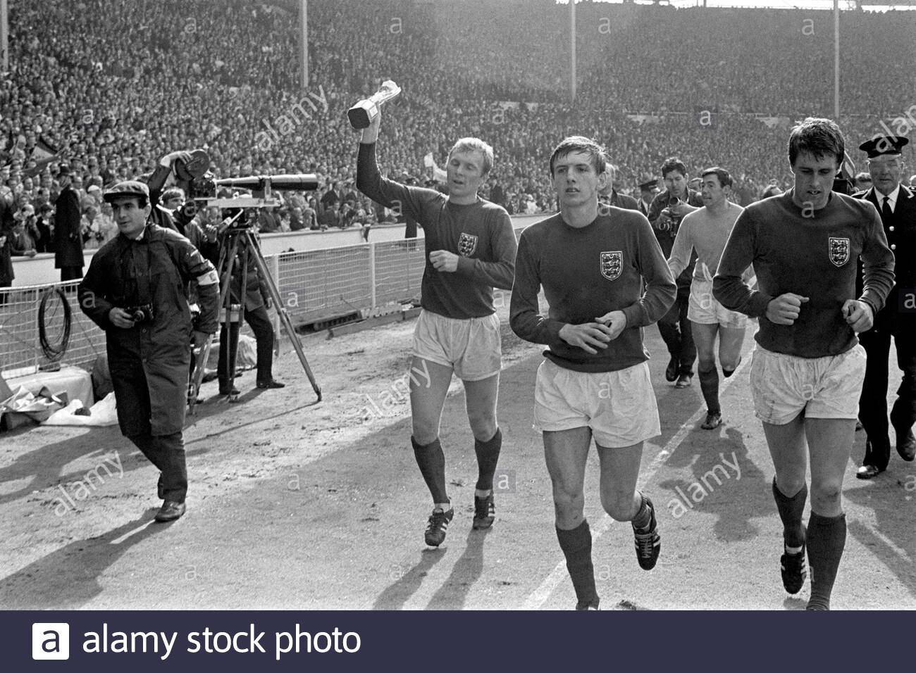 Bobby Moore World Cup Stock Photos & Bobby Moore World Cup Stock Images ...