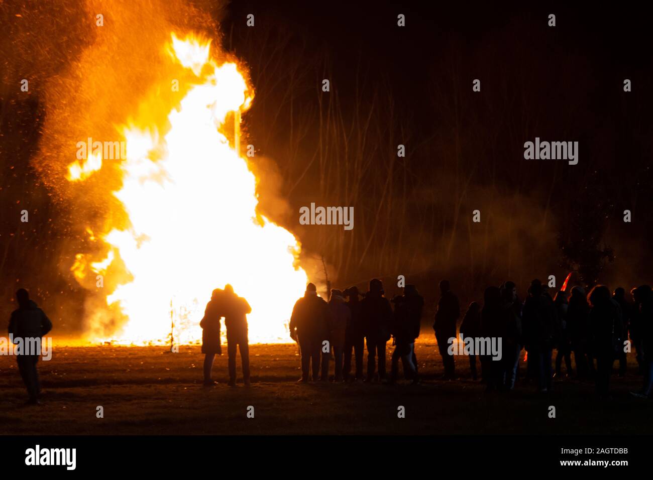 Flaming pyre hi-res stock photography and images - Alamy
