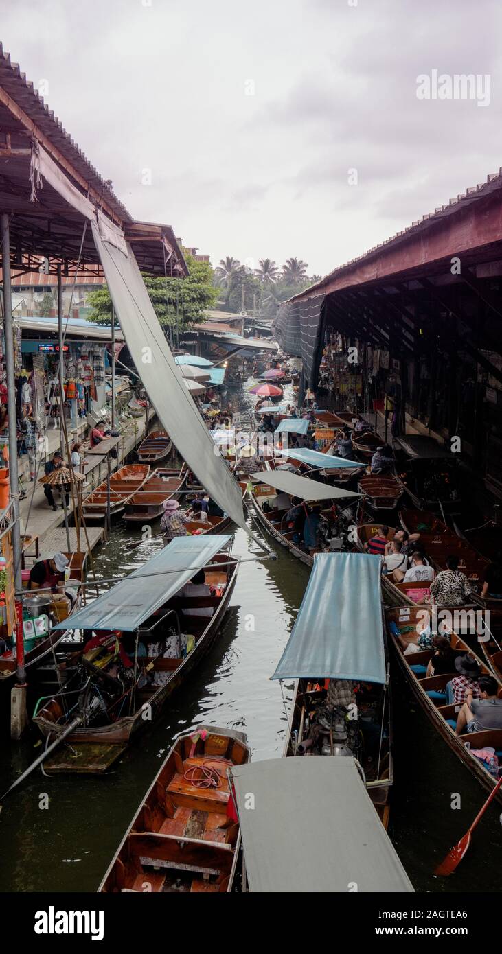 a typical asian floating market in Thailand Stock Photo - Alamy