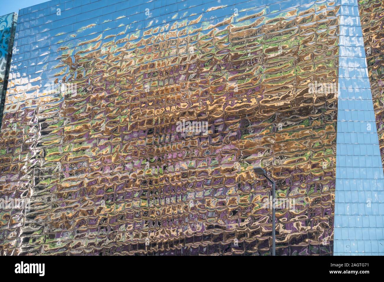 Mirror tile cladding hi-res stock photography and images - Alamy