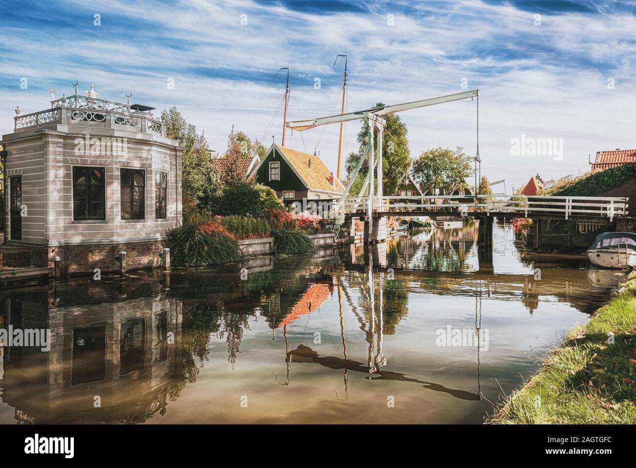 The Kwakelbrug bridge over the Nieuwe Haven canal with a beautiful ...
