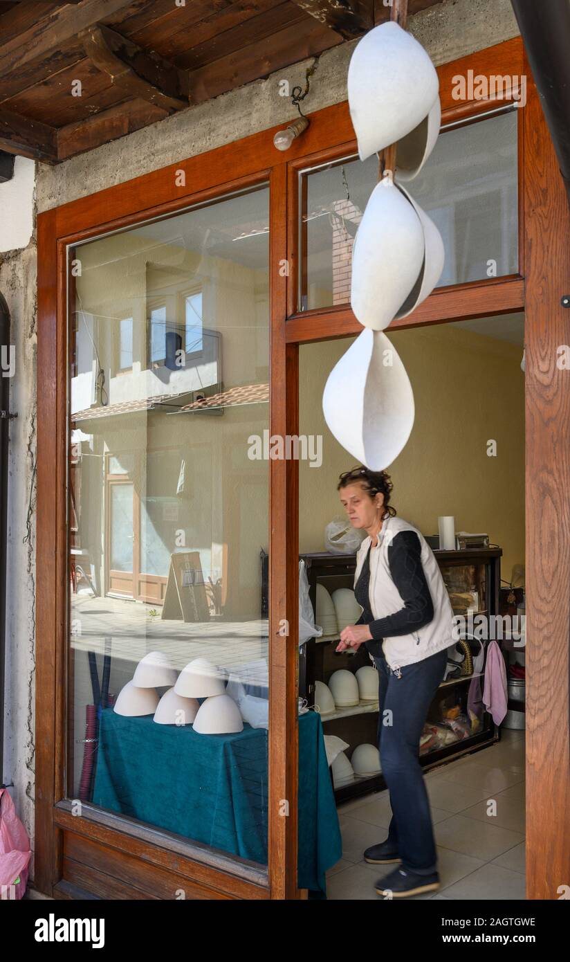 Albanian traditional clothing hi-res stock photography and images - Alamy