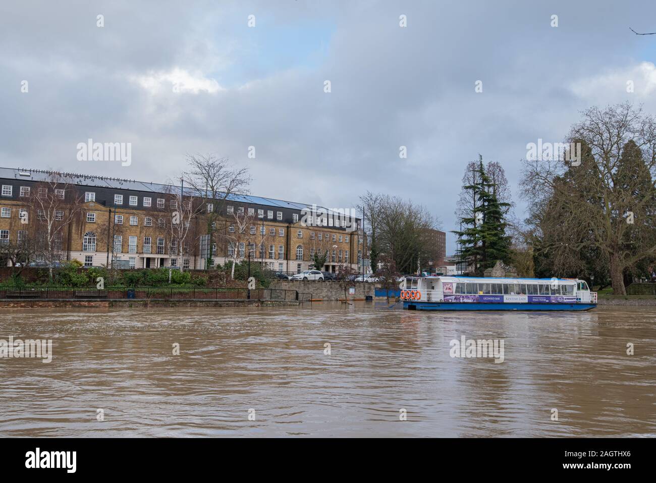 Maidstone kent england river boat hi-res stock photography and images ...