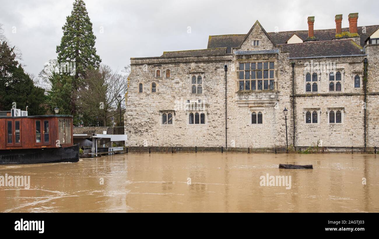 Maidstone kent england river boat hi-res stock photography and images ...