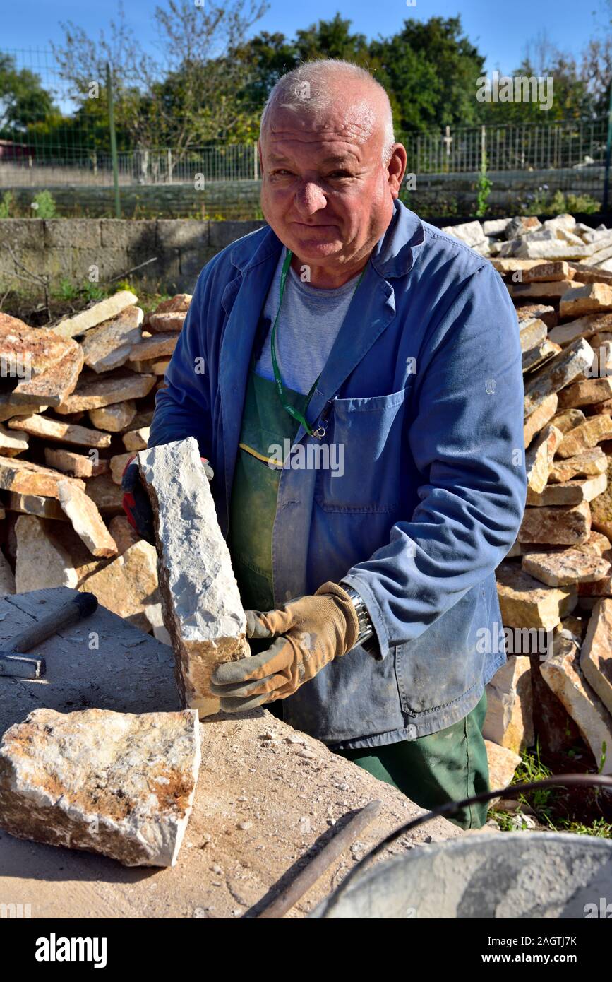 Stone craftsman hi-res stock photography and images - Alamy