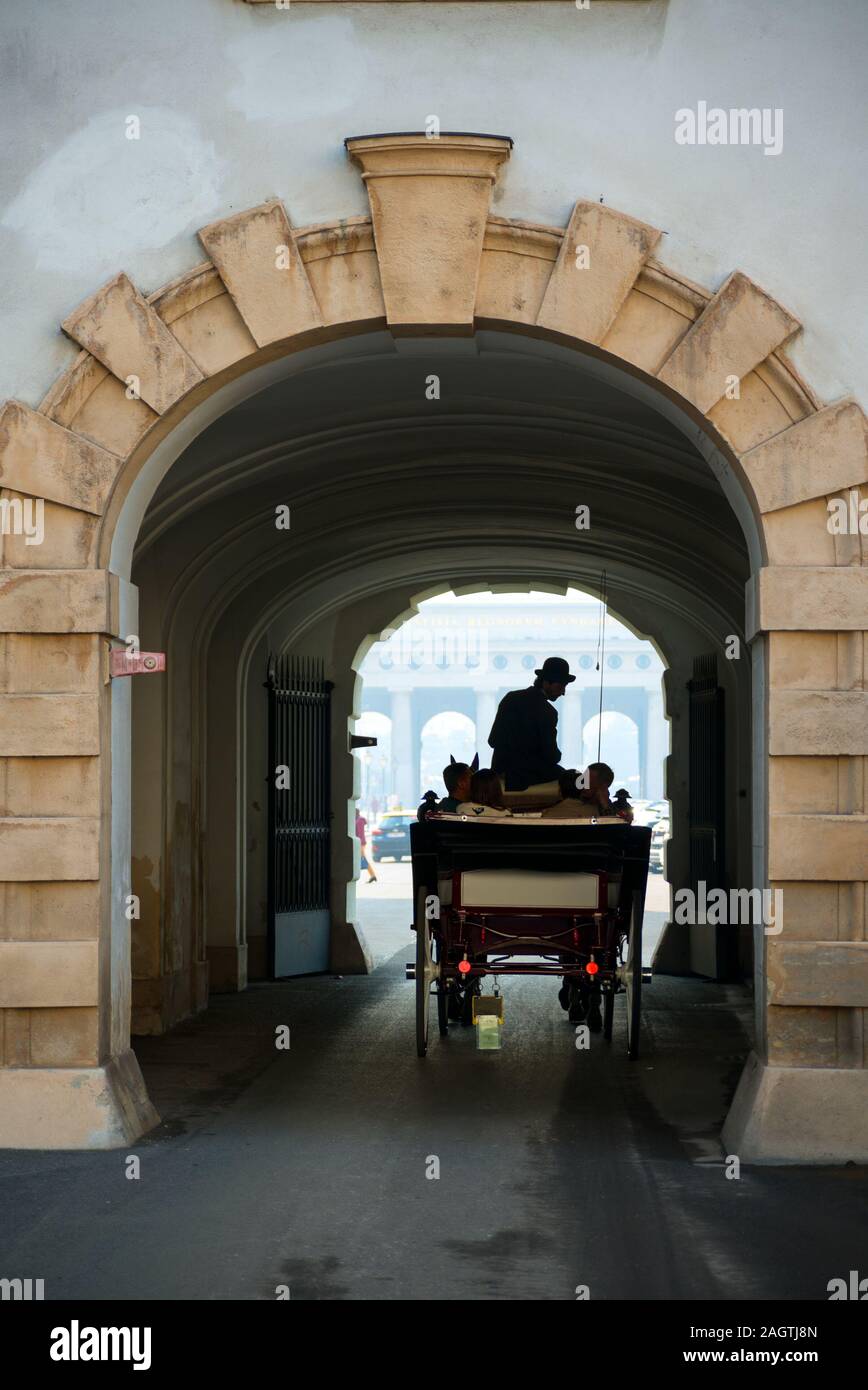 Carriage arch hi-res stock photography and images - Alamy