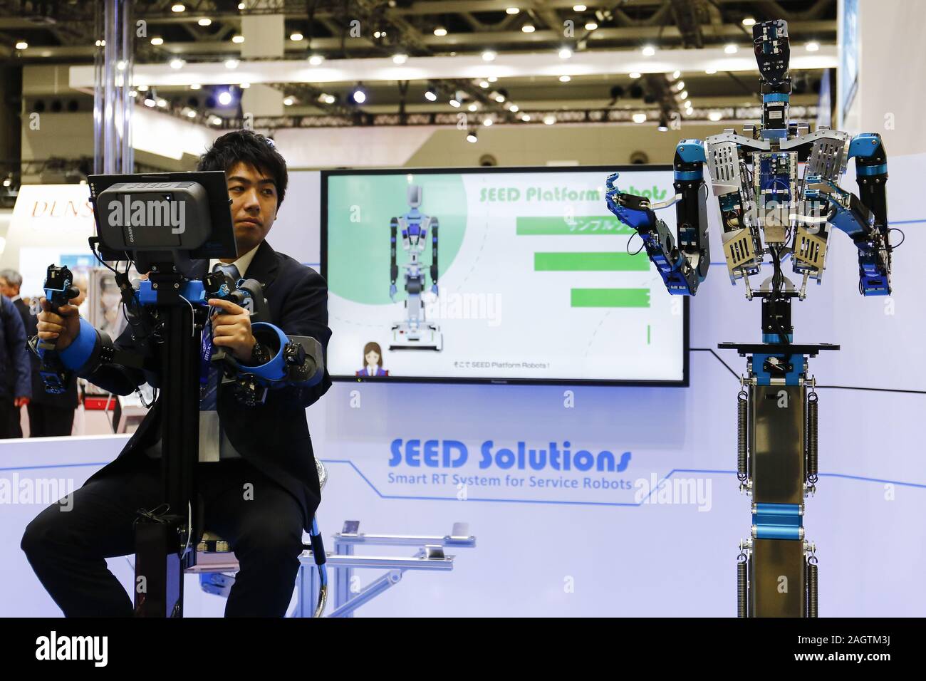 Life sized robot hi-res stock photography and images - Alamy