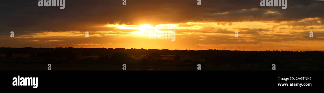 A gorgeous sunrise / sunset landscape view, in the UK Stock Photo - Alamy