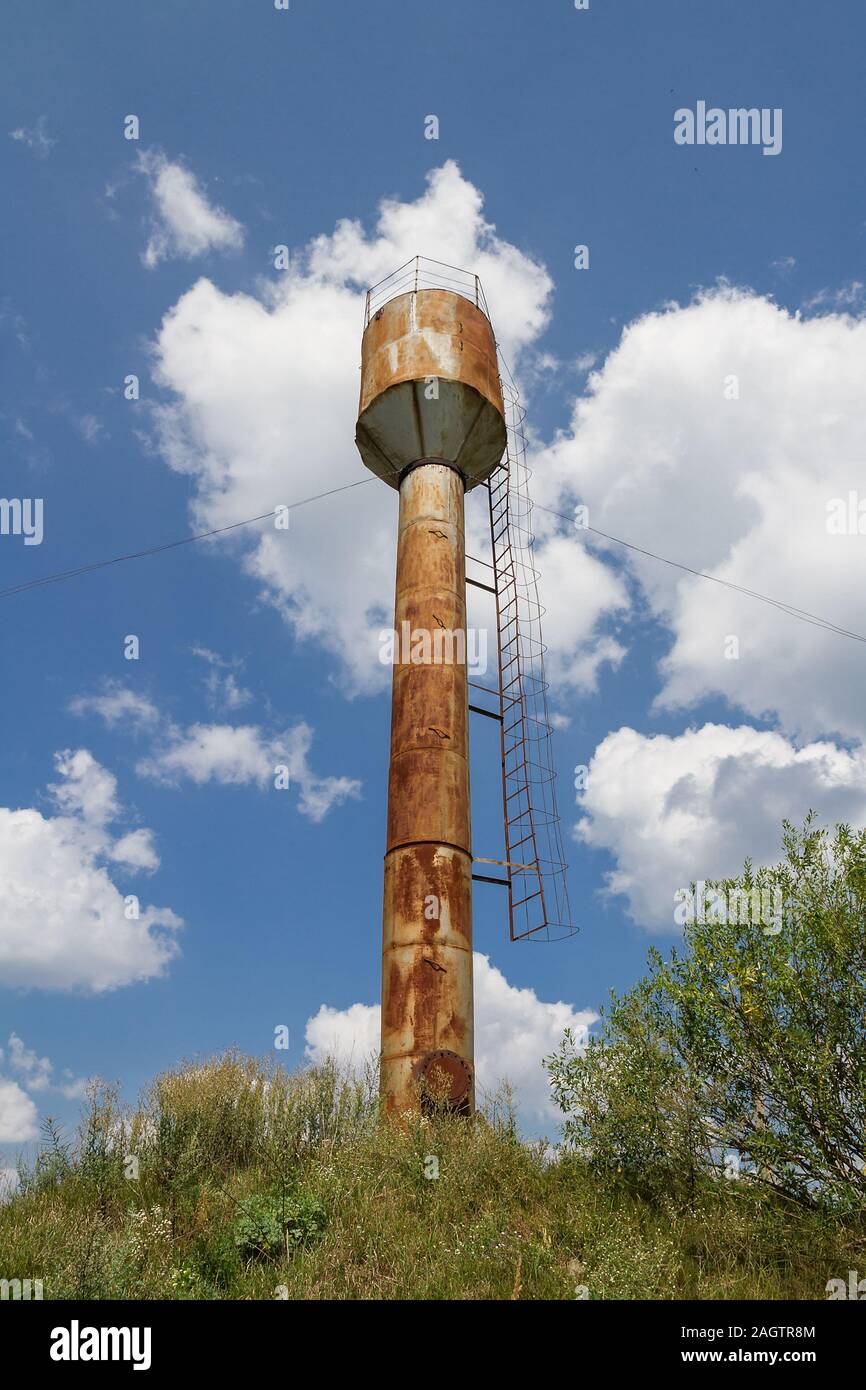 Container rust water tower watertower hi-res stock photography and ...