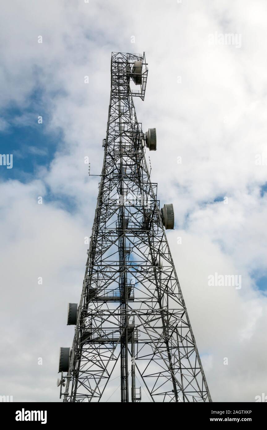 Communications masts hi-res stock photography and images - Alamy