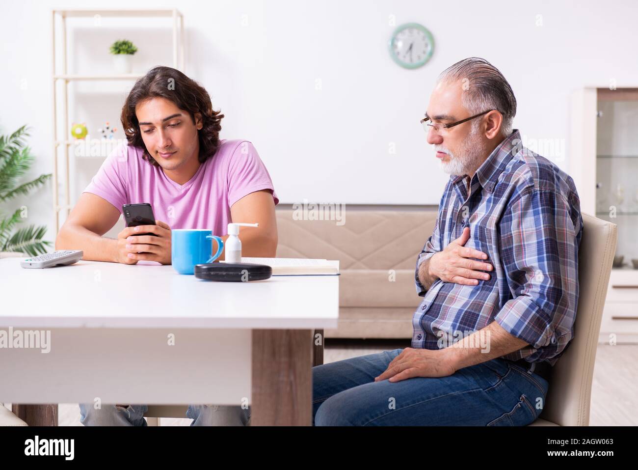 Grandpa grandson to use smartphone hi-res stock photography and images ...