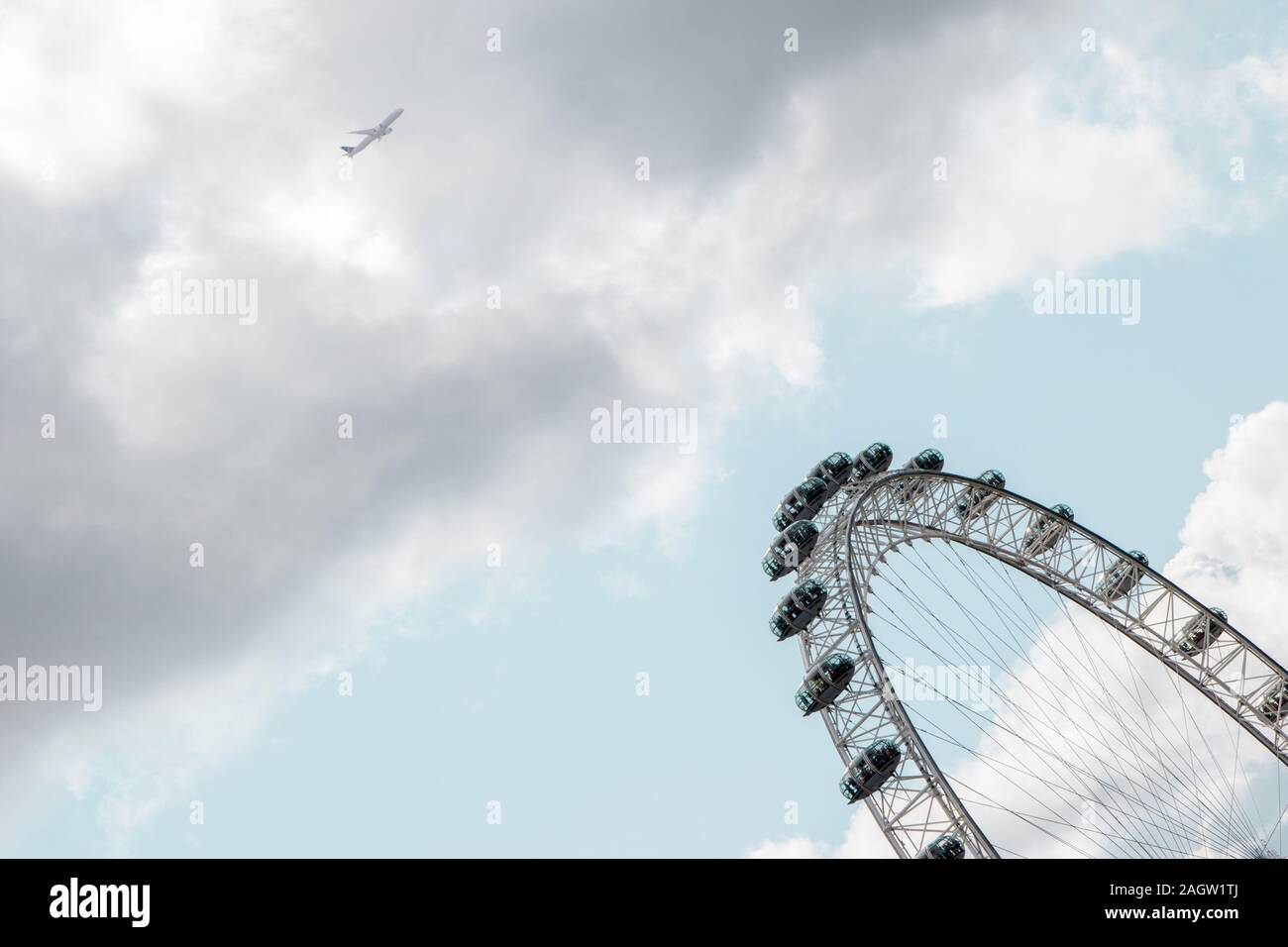 August 19, 2019 – River Thames, London, United Kingdom. The London Eye ...