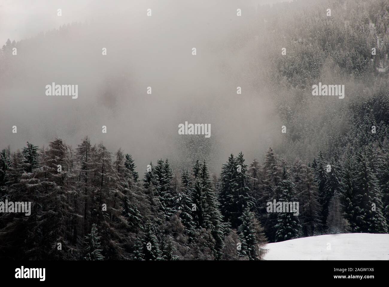 Stunning misty mountain landscape hi-res stock photography and images ...