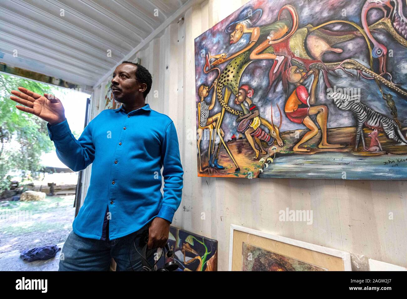 Nairobi, Kenya. 20th Dec, 2019. A painter introduces his artworks at ...