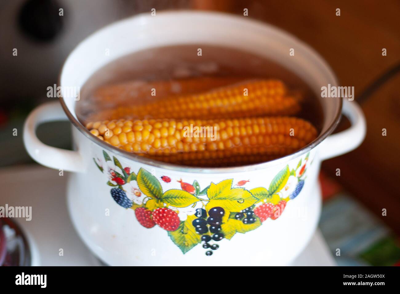Large corn cobs hi-res stock photography and images - Alamy