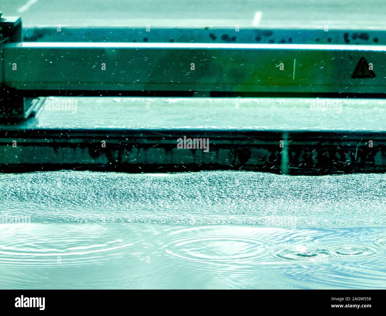 Raindrops falling to the ground during heavy rainfall Stock Photo - Alamy