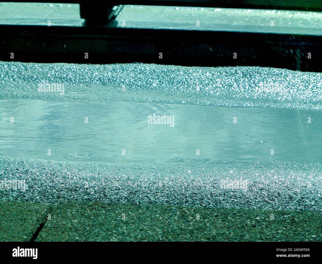 Raindrops falling to the ground during heavy rainfall Stock Photo - Alamy