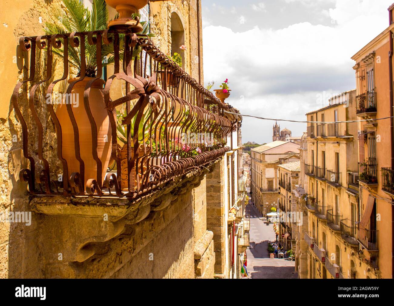Overhangs house hi-res stock photography and images - Alamy