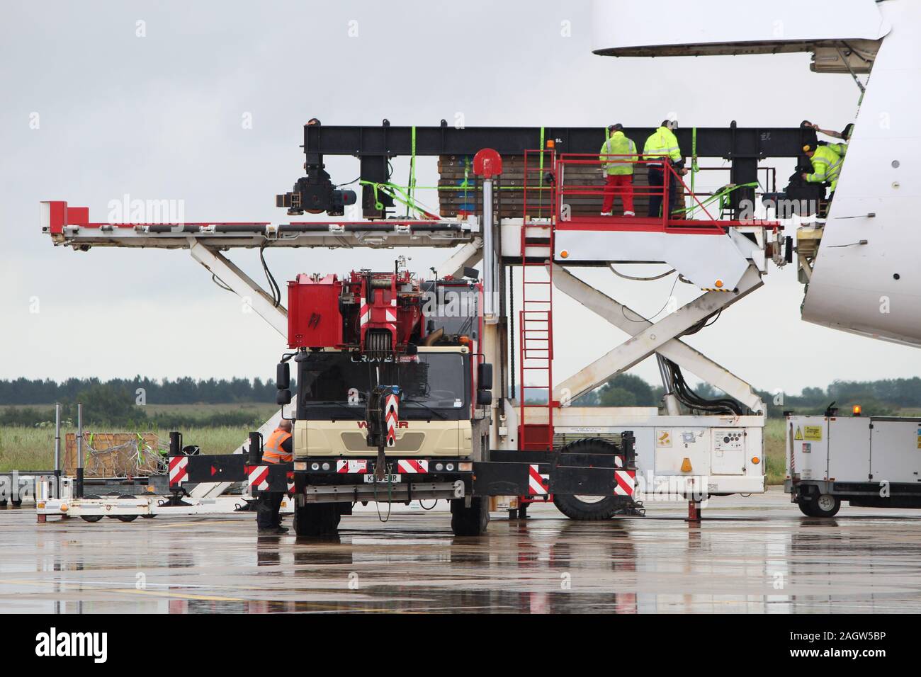 Boeing 747 cargo loading hi-res stock photography and images - Alamy