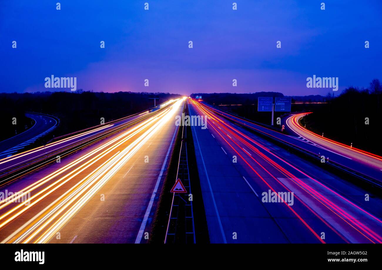 Autobahn langzeitbelichtung hi-res stock photography and images - Alamy