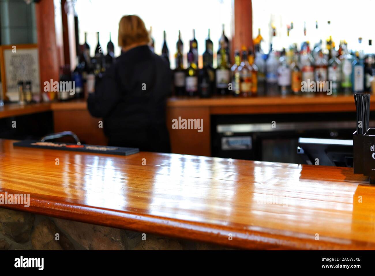 Bartender barkeeper hi-res stock photography and images - Alamy