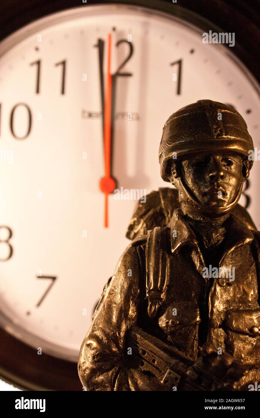 British army soldier looking at camera hi-res stock photography and ...