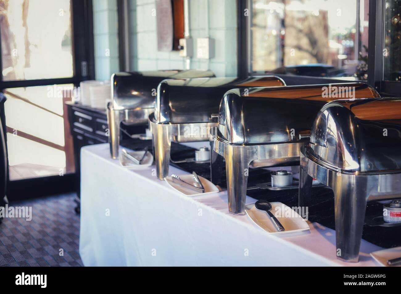 Stainless steel food trays hi-res stock photography and images - Alamy