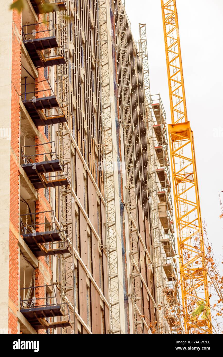 Skyscraper under construction cranes iron hi-res stock photography and ...