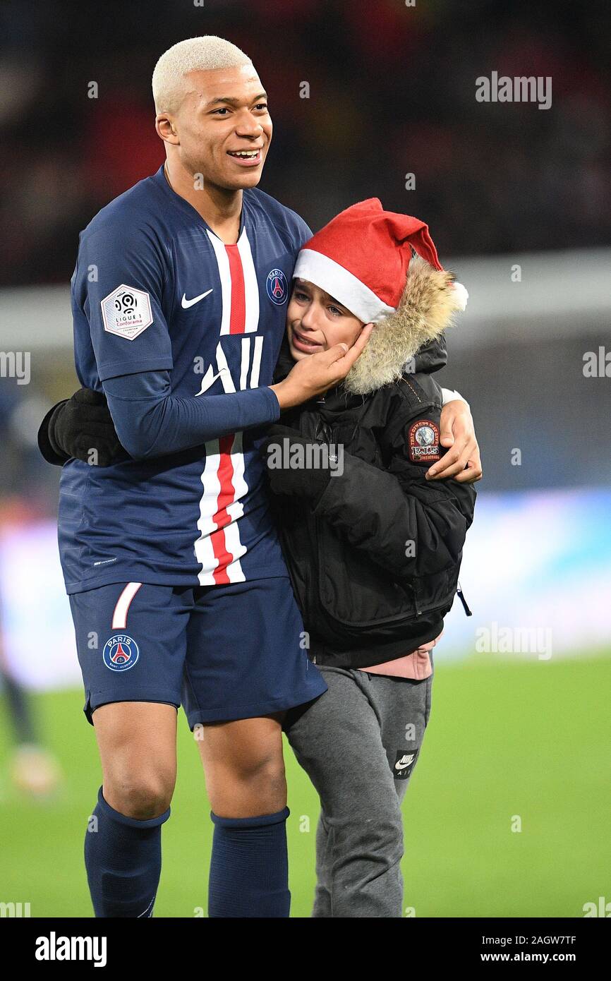 Paris, France. 21st Dec, 2019. Kylian Mbappe (L) of Paris Saint Germain ...