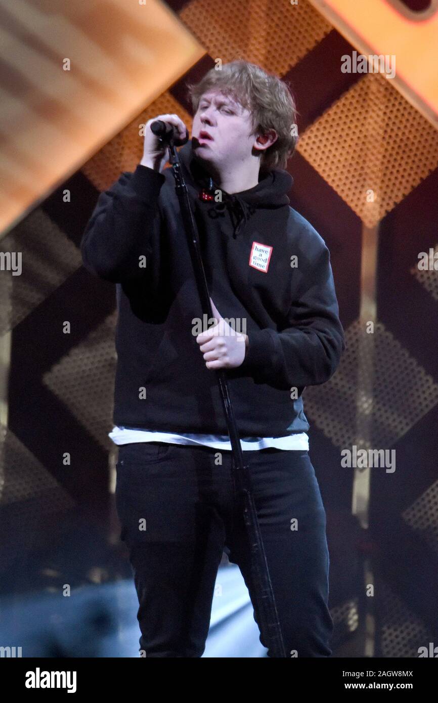 Lewis capaldi stage hi-res stock photography and images - Alamy