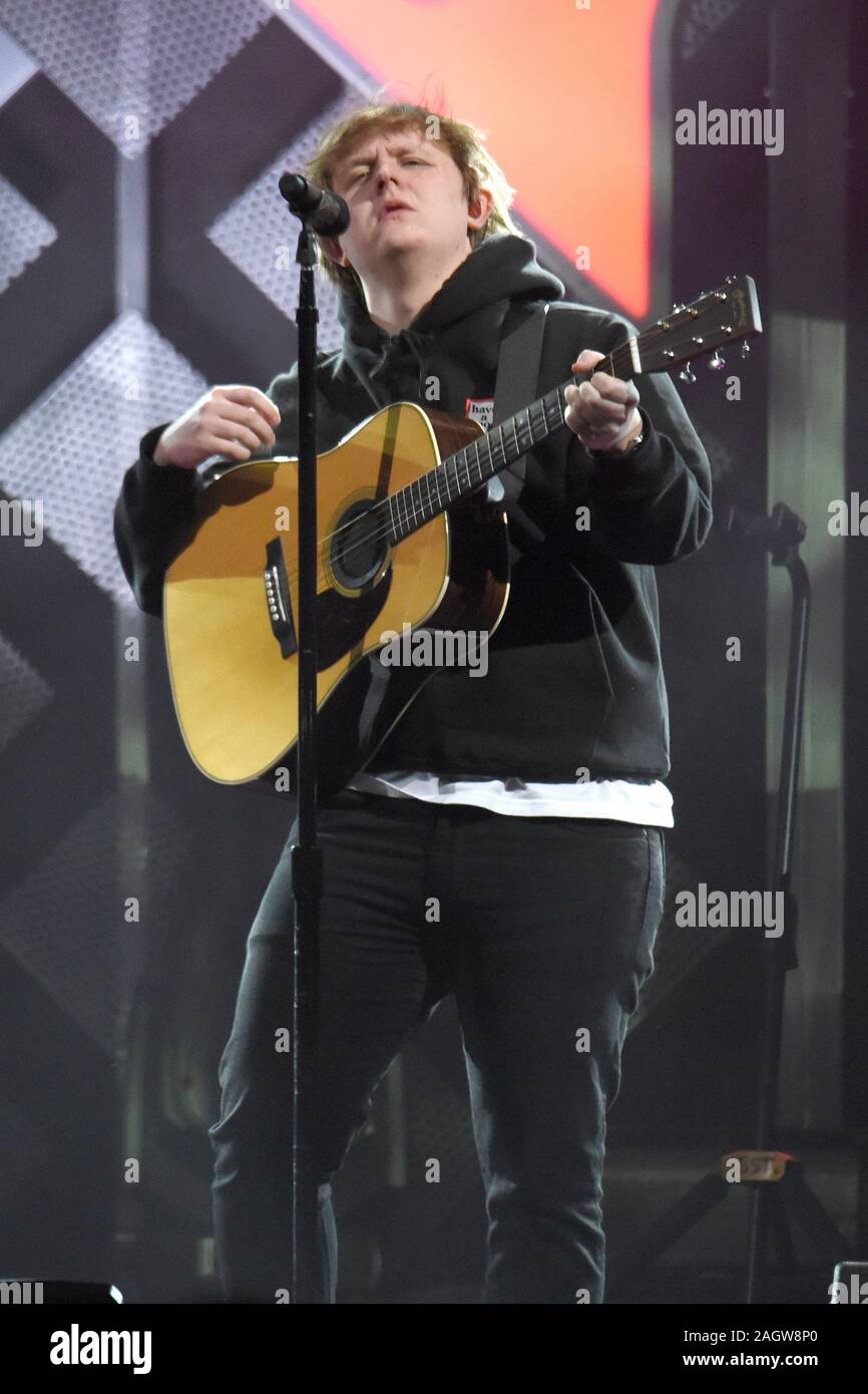 Lewis capaldi stage hi-res stock photography and images - Alamy
