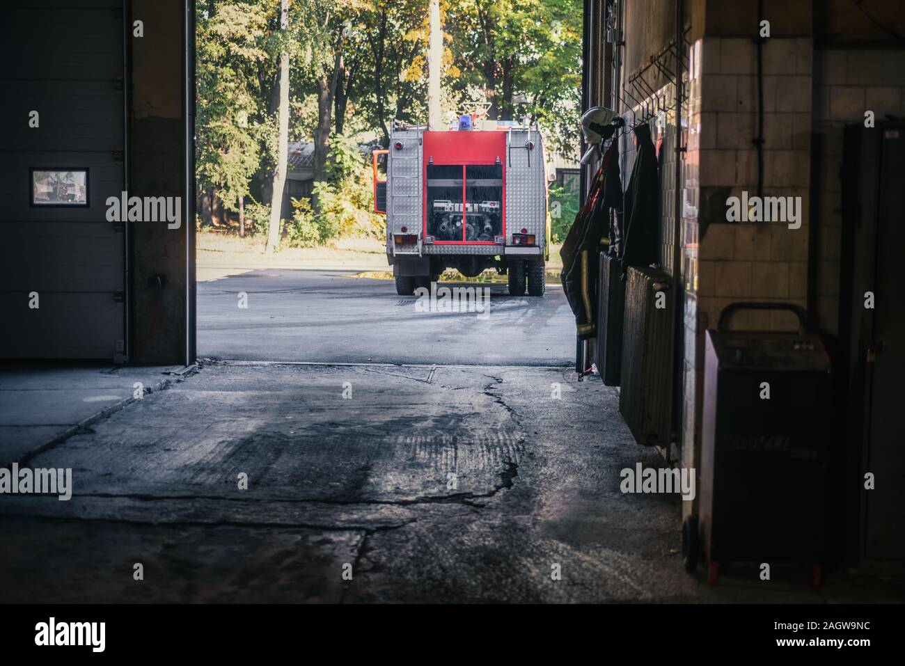 Fire engine leaving the garage of the fire station Stock Photo - Alamy