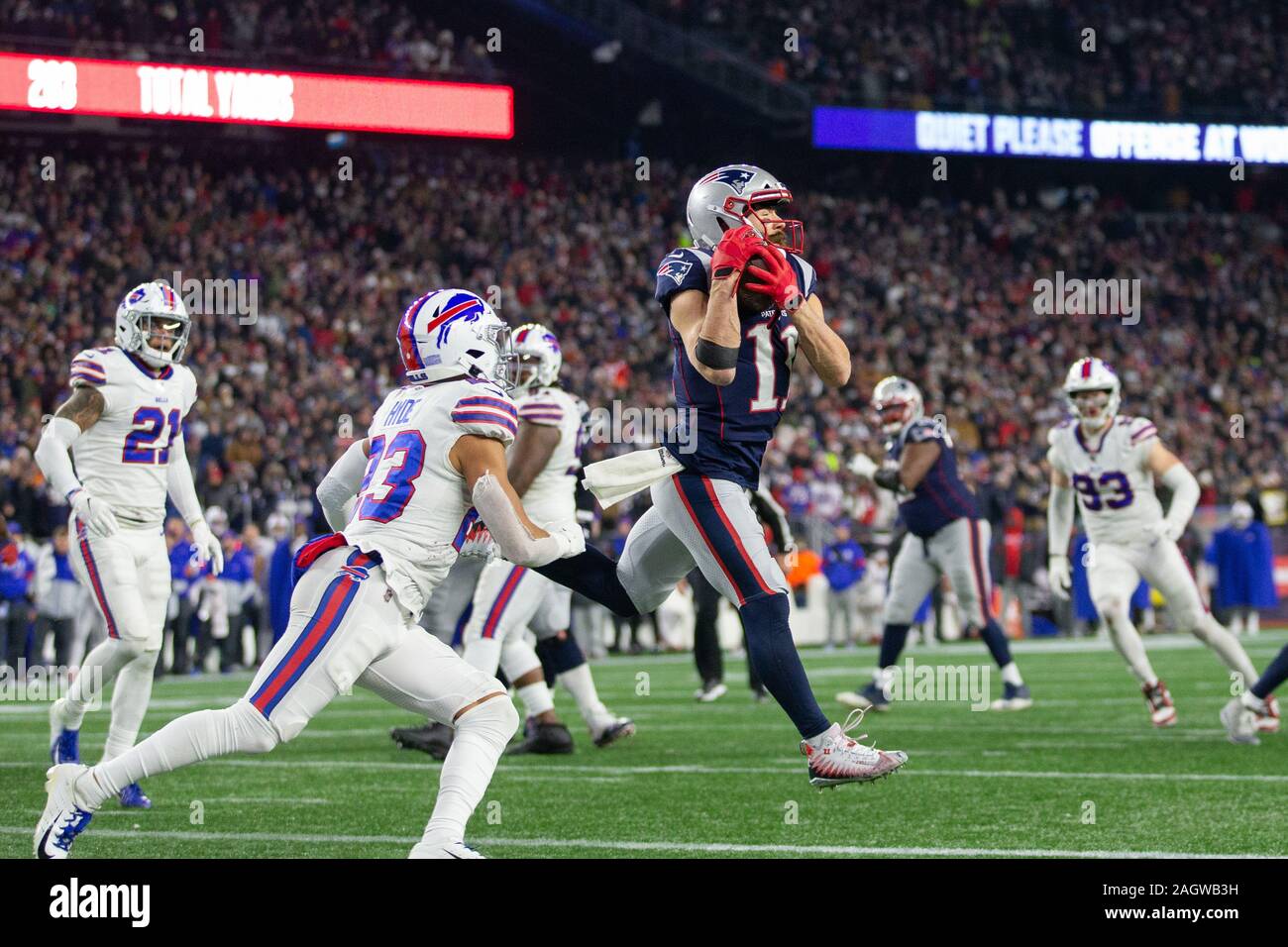 Two point conversion hi-res stock photography and images - Alamy
