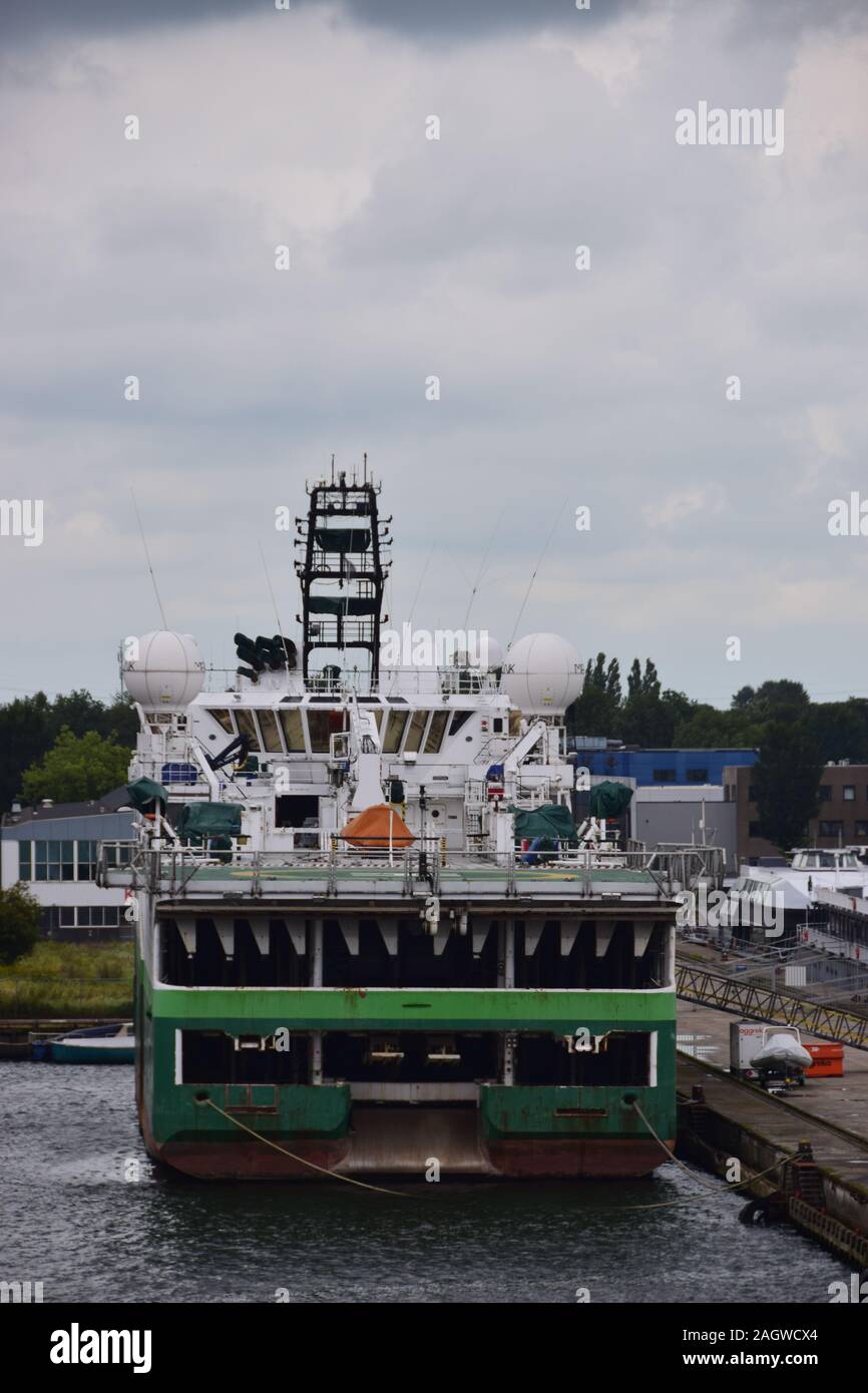 Polarcus Nadia and drilling platform SWIFT 10 in Amsterdam, Holland ...