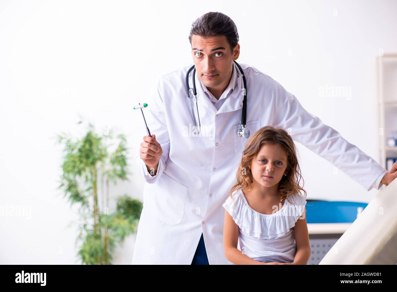 The young doctor pediatrician with small girl Stock Photo - Alamy