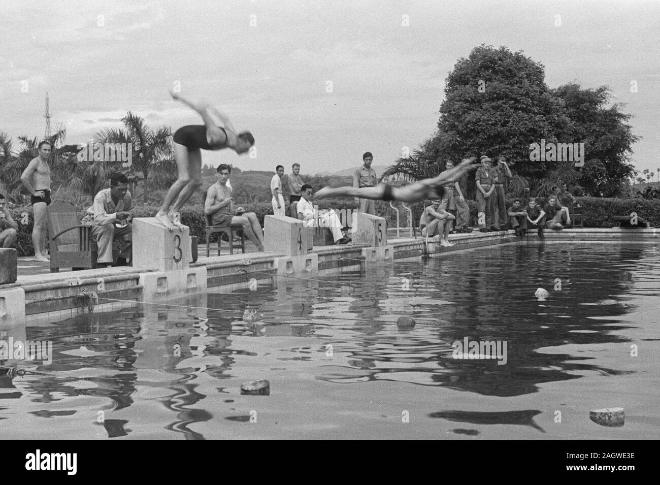 Vintage swimming pool hi-res stock photography and images - Alamy