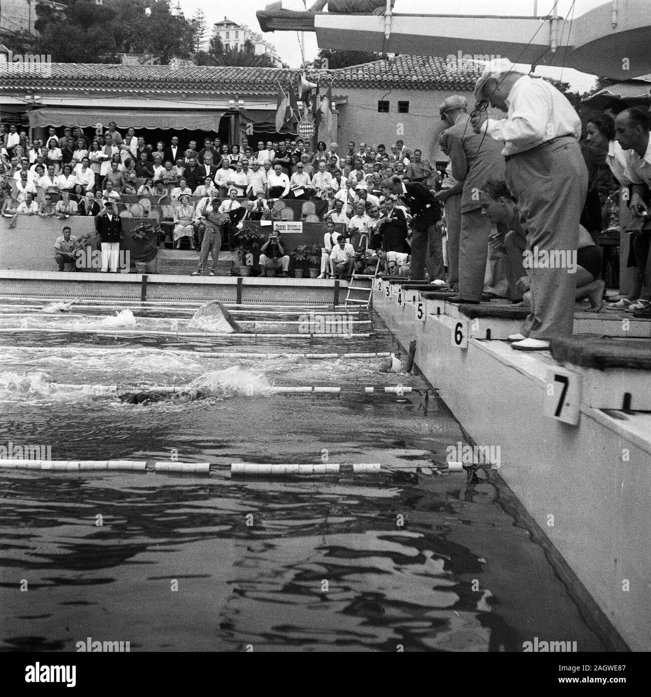 1940s monaco swimming pool hi-res stock photography and images - Alamy
