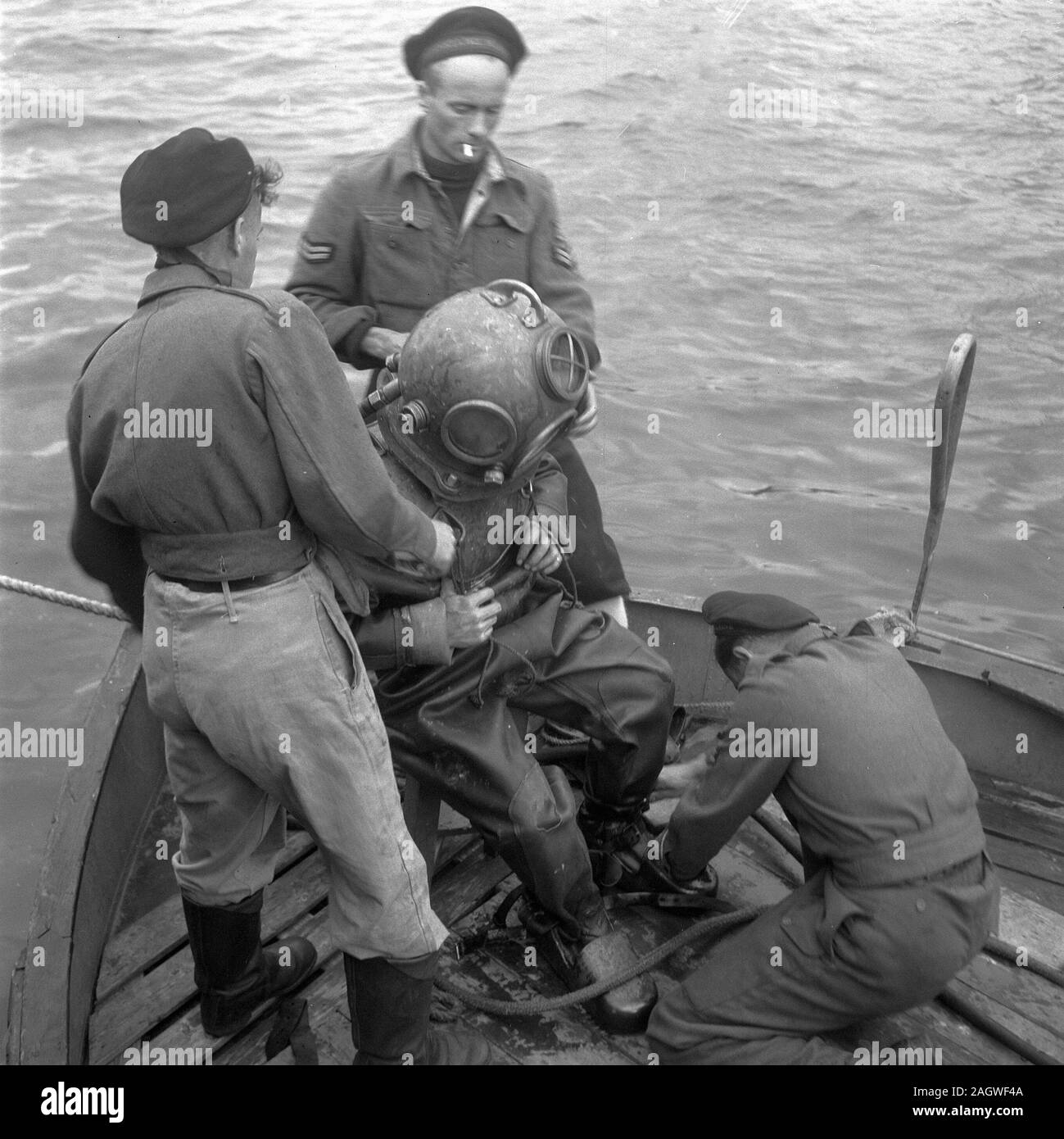 September 24, 1947 - Deep Sea Diver preparing for a dive Stock Photo ...