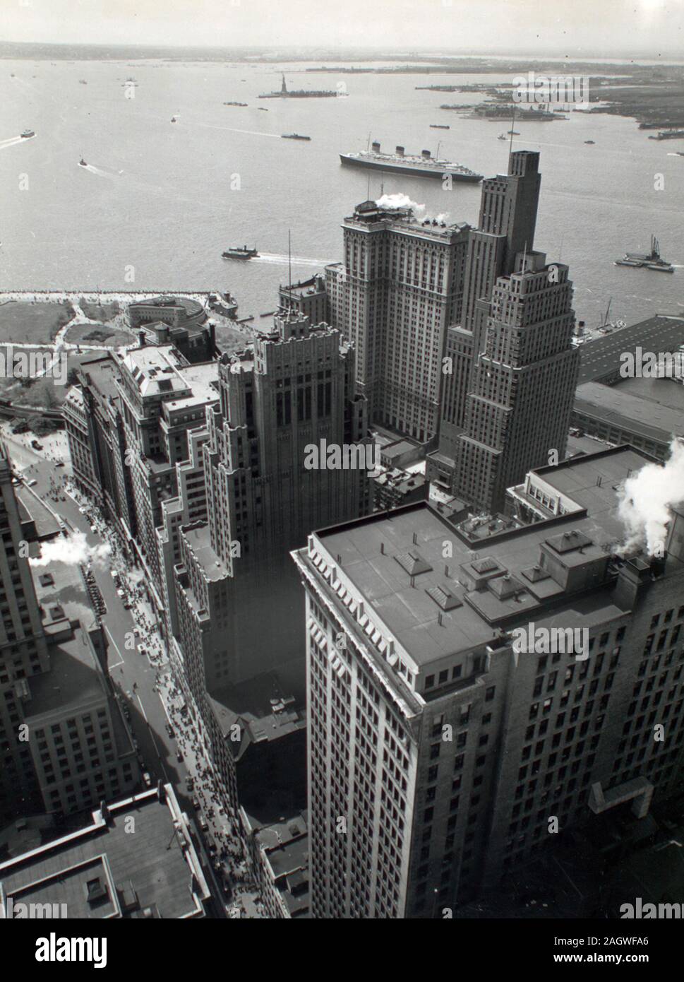 Buildings in the middle ground hi-res stock photography and images - Alamy