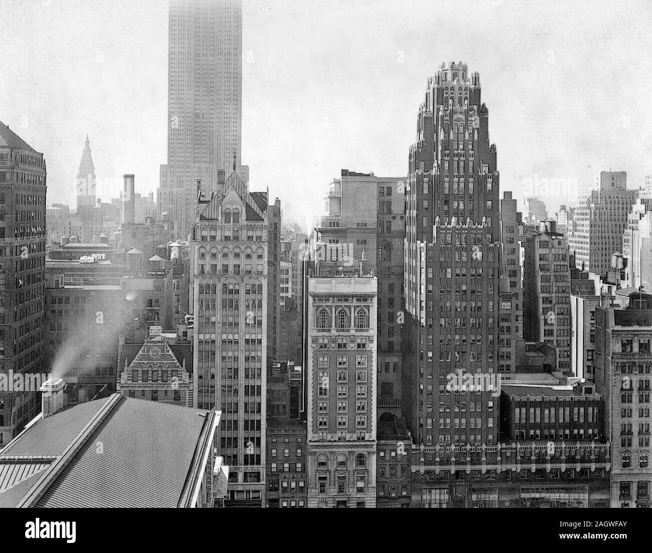 1930s New York City - 40th Street between Fifth and Sixth Avenues ...