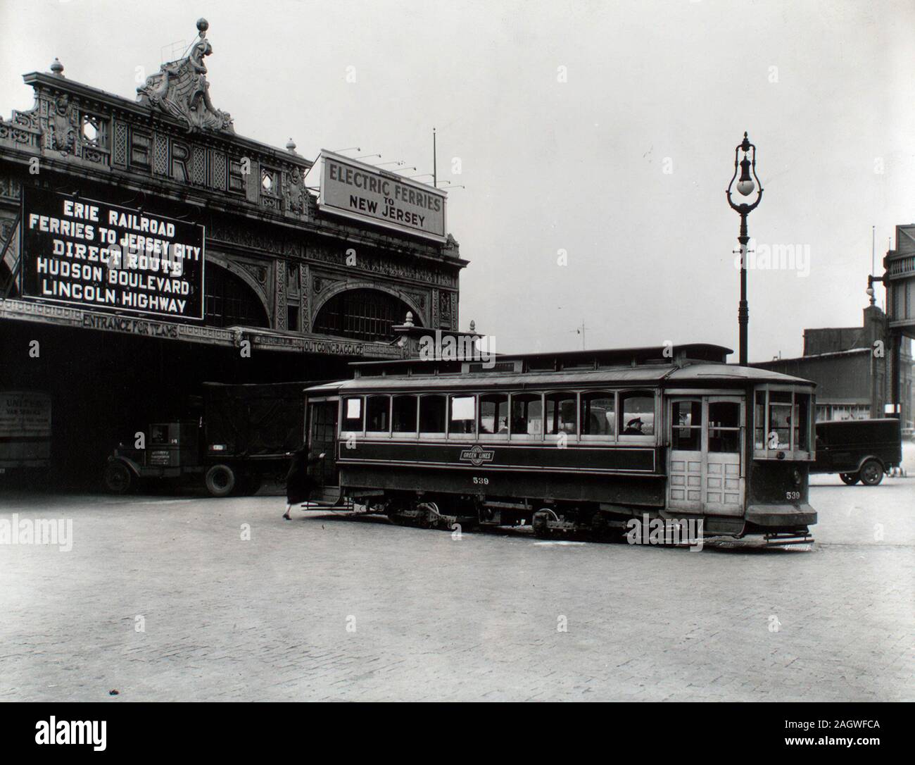 1930s new york city trolley hi-res stock photography and images - Alamy
