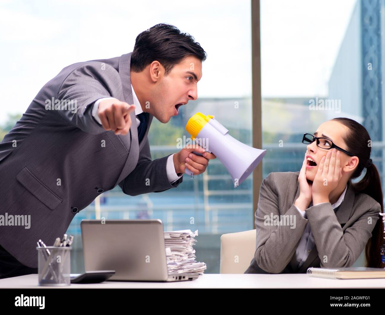 The boss yelling at his team member Stock Photo - Alamy