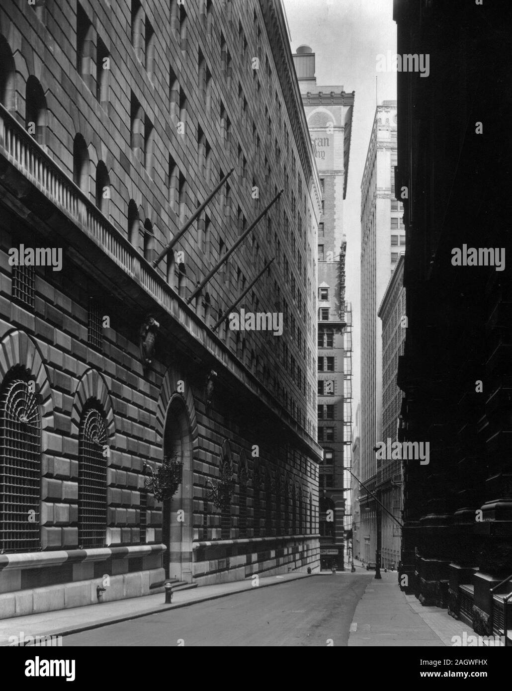 Federal reserve building new york 1930s hi-res stock photography and ...