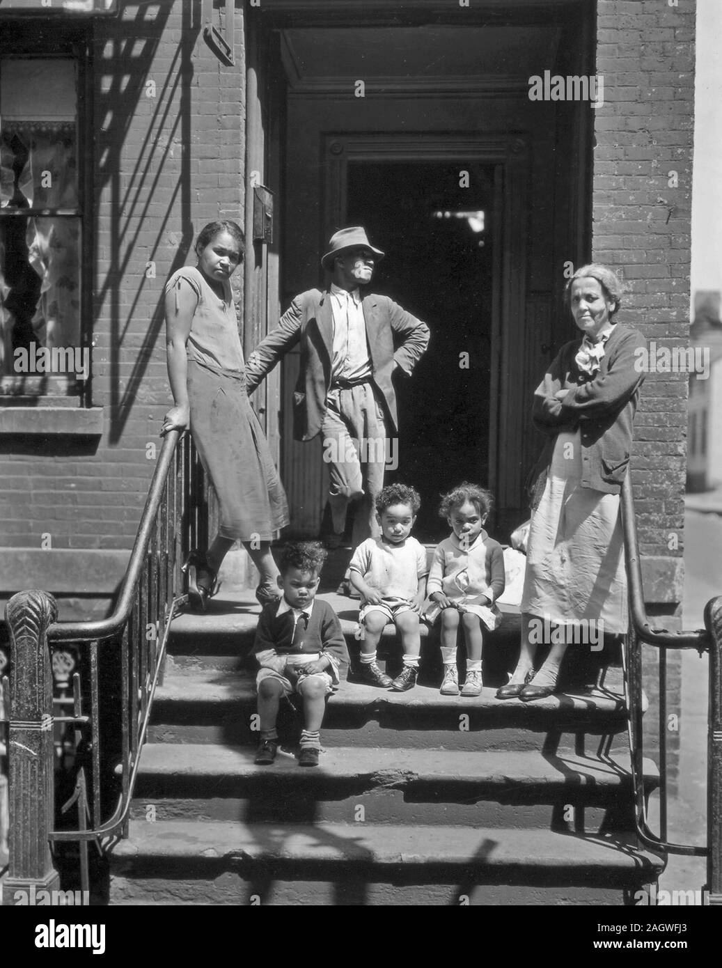 African american family 1930s new york hi-res stock photography and ...
