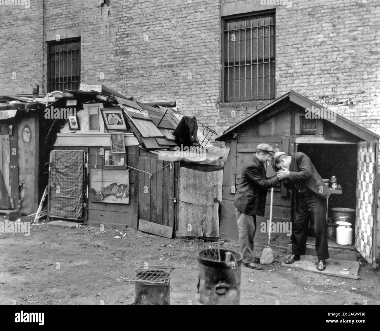 Poor people 1930s new york city hi-res stock photography and images - Alamy
