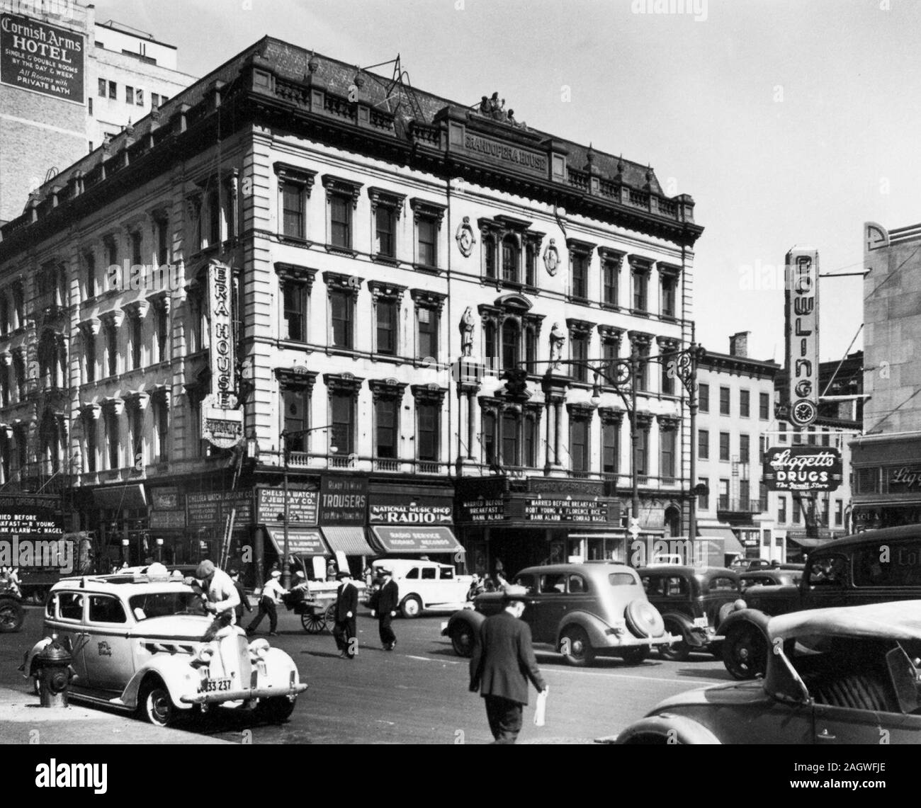 1930s manhattan opera hi-res stock photography and images - Alamy