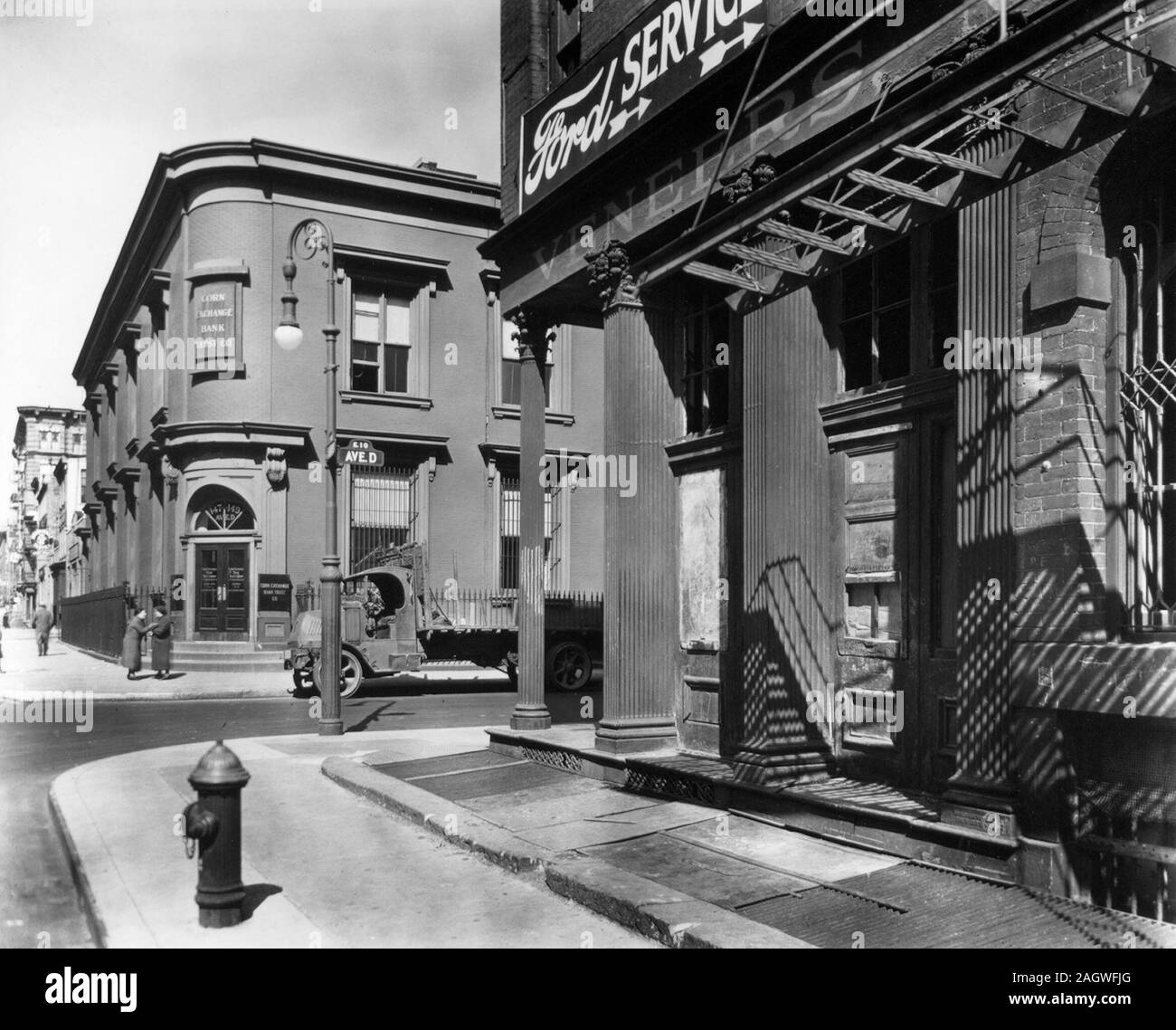 Street Corner 1930s New York High Resolution Stock Photography and ...